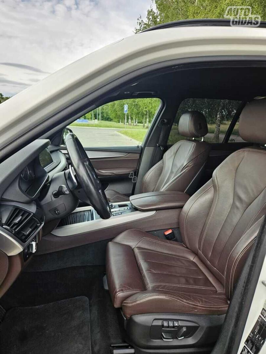 White BMW X5 2014 in Vilnius, with an engine capacity of 3.00 L and mileage of 237 thousand km for 20900 €, photo 24 on AUTOMOTO.COM.LV