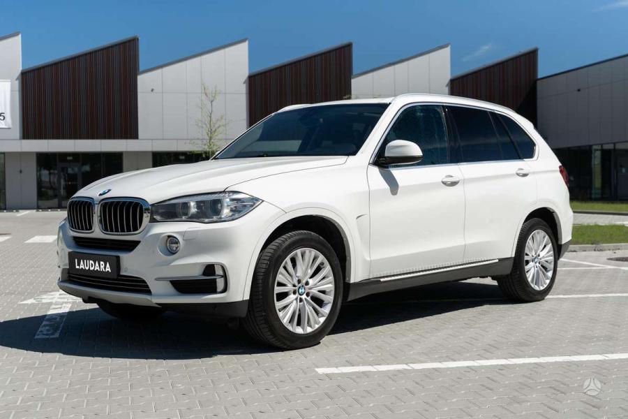 White BMW X5 2014 in Vilnius, with an engine capacity of 2.00 L and mileage of 354 thousand km for 15950 €, photo 1 on AUTOMOTO.COM.LV