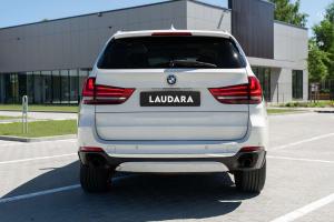 White BMW X5 2014 in Vilnius, with an engine capacity of 2.00 L and mileage of 354 thousand km for 15950 €, photo 5 on AUTOMOTO.COM.LV