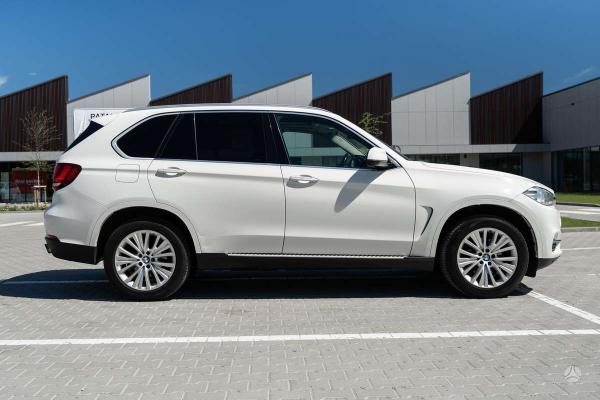 Balts BMW X5 2014 Viļņa, ar dzinēja tilpumu 2.00 L un nobraukumu 354 tūkst. km par 15950 €, foto 7 vietnē AUTOMOTO.COM.LV