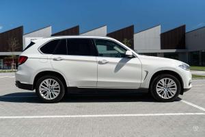 White BMW X5 2014 in Vilnius, with an engine capacity of 2.00 L and mileage of 354 thousand km for 15950 €, photo 8 on AUTOMOTO.COM.LV