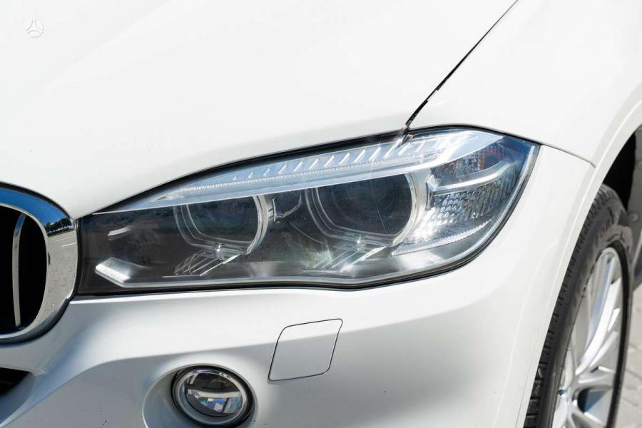 White BMW X5 2014 in Vilnius, with an engine capacity of 2.00 L and mileage of 354 thousand km for 15950 €, photo 11 on AUTOMOTO.COM.LV