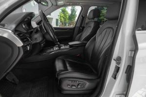 White BMW X5 2014 in Vilnius, with an engine capacity of 2.00 L and mileage of 354 thousand km for 15950 €, photo 13 on AUTOMOTO.COM.LV