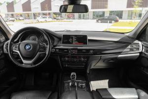 White BMW X5 2014 in Vilnius, with an engine capacity of 2.00 L and mileage of 354 thousand km for 15950 €, photo 14 on AUTOMOTO.COM.LV