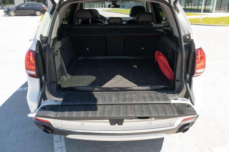 White BMW X5 2014 in Vilnius, with an engine capacity of 2.00 L and mileage of 354 thousand km for 15950 €, photo 18 on AUTOMOTO.COM.LV