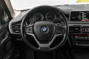 White BMW X5 2014 in Vilnius, with an engine capacity of 2.00 L and mileage of 354 thousand km for 15950 €, photo 19 on AUTOMOTO.COM.LV