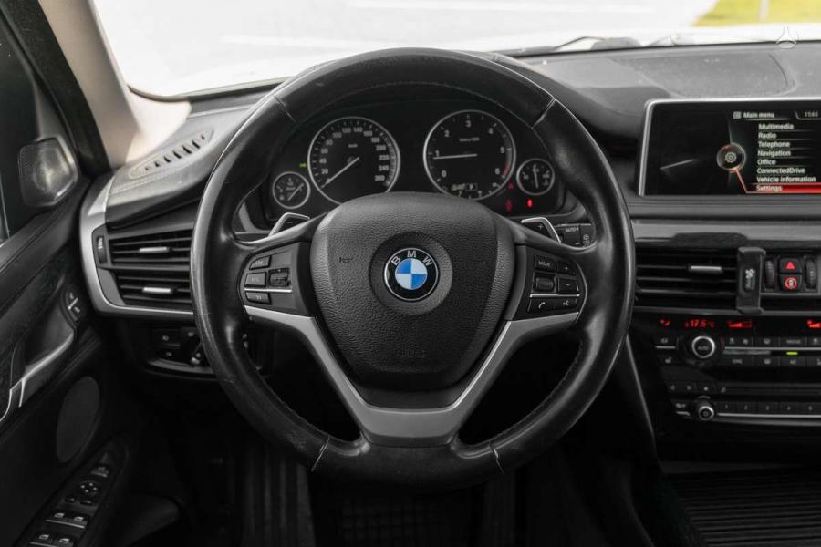 White BMW X5 2014 in Vilnius, with an engine capacity of 2.00 L and mileage of 354 thousand km for 15950 €, photo 19 on AUTOMOTO.COM.LV