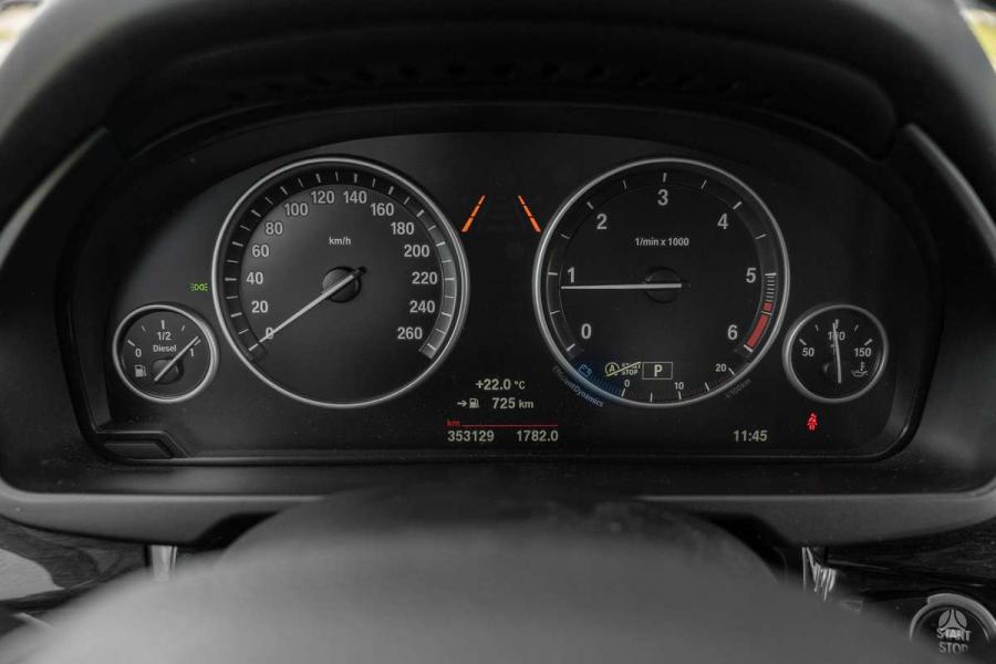 White BMW X5 2014 in Vilnius, with an engine capacity of 2.00 L and mileage of 354 thousand km for 15950 €, photo 20 on AUTOMOTO.COM.LV