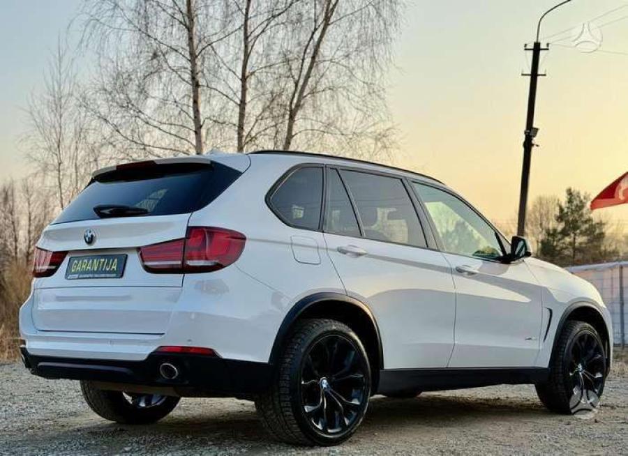 White BMW X5 2014 in Siauliai, with an engine capacity of 2.99 L and mileage of 268 thousand km for 16300 €, photo 5 on AUTOMOTO.COM.LV