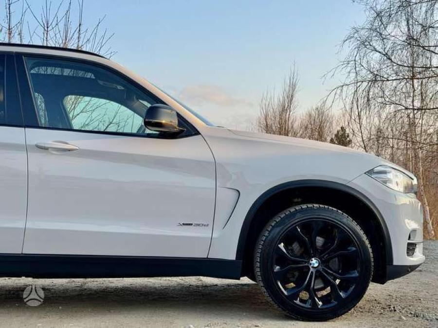 White BMW X5 2014 in Siauliai, with an engine capacity of 2.99 L and mileage of 268 thousand km for 16300 €, photo 11 on AUTOMOTO.COM.LV