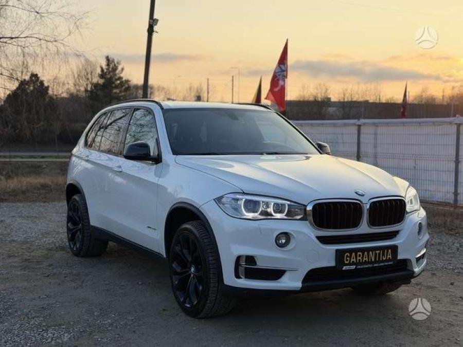 White BMW X5 2014 in Siauliai, with an engine capacity of 2.99 L and mileage of 268 thousand km for 16300 €, photo 20 on AUTOMOTO.COM.LV