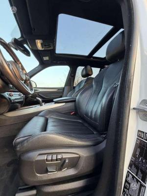 White BMW X5 2014 in Siauliai, with an engine capacity of 2.99 L and mileage of 268 thousand km for 16300 €, photo 24 on AUTOMOTO.COM.LV