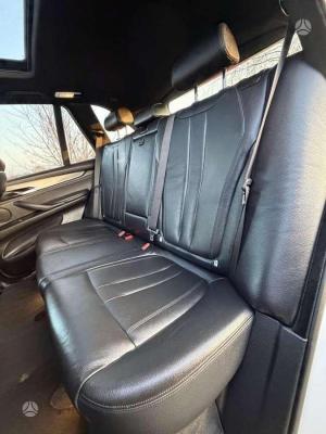 White BMW X5 2014 in Siauliai, with an engine capacity of 2.99 L and mileage of 268 thousand km for 16300 €, photo 27 on AUTOMOTO.COM.LV