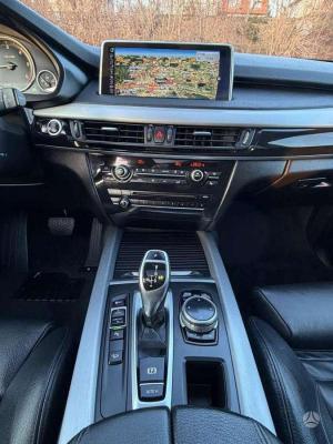 White BMW X5 2014 in Siauliai, with an engine capacity of 2.99 L and mileage of 268 thousand km for 16300 €, photo 30 on AUTOMOTO.COM.LV