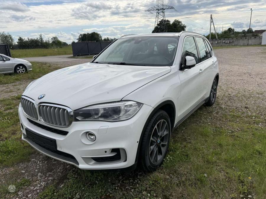 White BMW X5 2014 in Marijampole, with an engine capacity of 2.99 L and mileage of 280 thousand km for 11400 €, photo 1 on AUTOMOTO.COM.LV