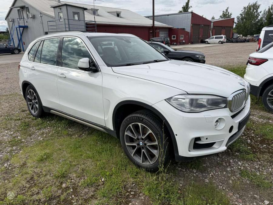 White BMW X5 2014 in Marijampole, with an engine capacity of 2.99 L and mileage of 280 thousand km for 11400 €, photo 4 on AUTOMOTO.COM.LV