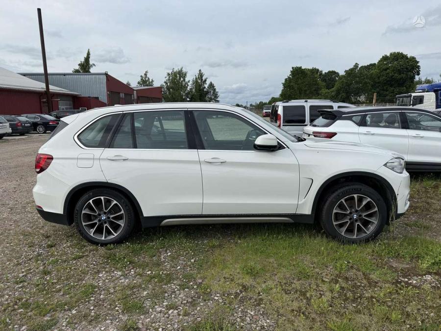 White BMW X5 2014 in Marijampole, with an engine capacity of 2.99 L and mileage of 280 thousand km for 11400 €, photo 5 on AUTOMOTO.COM.LV