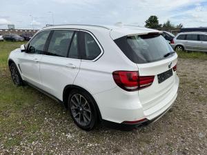 White BMW X5 2014 in Marijampole, with an engine capacity of 2.99 L and mileage of 280 thousand km for 11400 €, photo 8 on AUTOMOTO.COM.LV