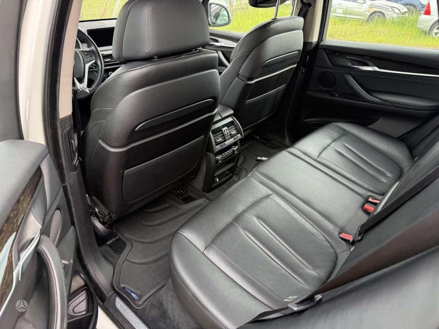 White BMW X5 2014 in Marijampole, with an engine capacity of 2.99 L and mileage of 280 thousand km for 11400 €, photo 9 on AUTOMOTO.COM.LV