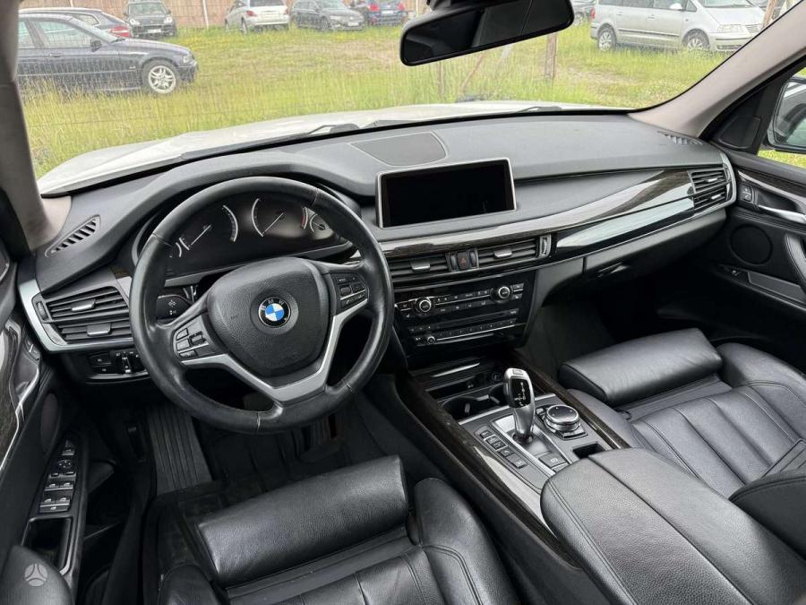 White BMW X5 2014 in Marijampole, with an engine capacity of 2.99 L and mileage of 280 thousand km for 11400 €, photo 10 on AUTOMOTO.COM.LV
