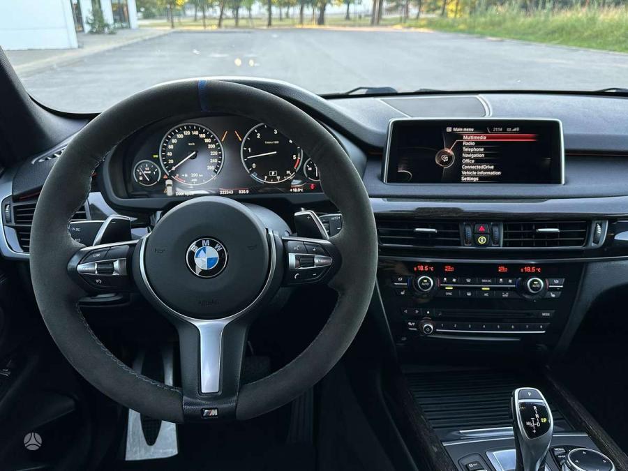 White BMW X5 2014 in Kaunas, with an engine capacity of 2.99 L and mileage of 222 thousand km for 19950 €, photo 4 on AUTOMOTO.COM.LV
