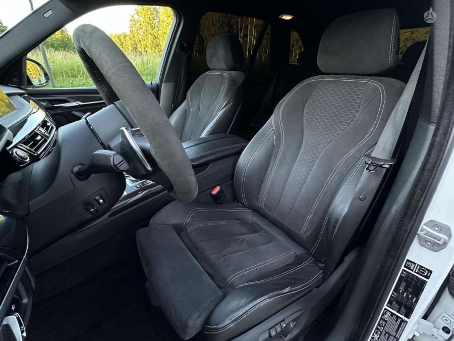 White BMW X5 2014 in Kaunas, with an engine capacity of 2.99 L and mileage of 222 thousand km for 19950 €, photo 5 on AUTOMOTO.COM.LV