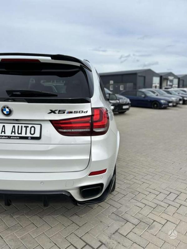 White BMW X5 2014 in Kaunas, with an engine capacity of 2.99 L and mileage of 301 thousand km for 16999 €, photo 8 on AUTOMOTO.COM.LV