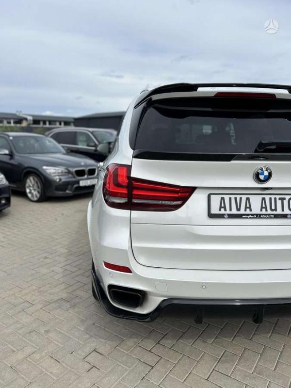 White BMW X5 2014 in Kaunas, with an engine capacity of 2.99 L and mileage of 301 thousand km for 16999 €, photo 9 on AUTOMOTO.COM.LV