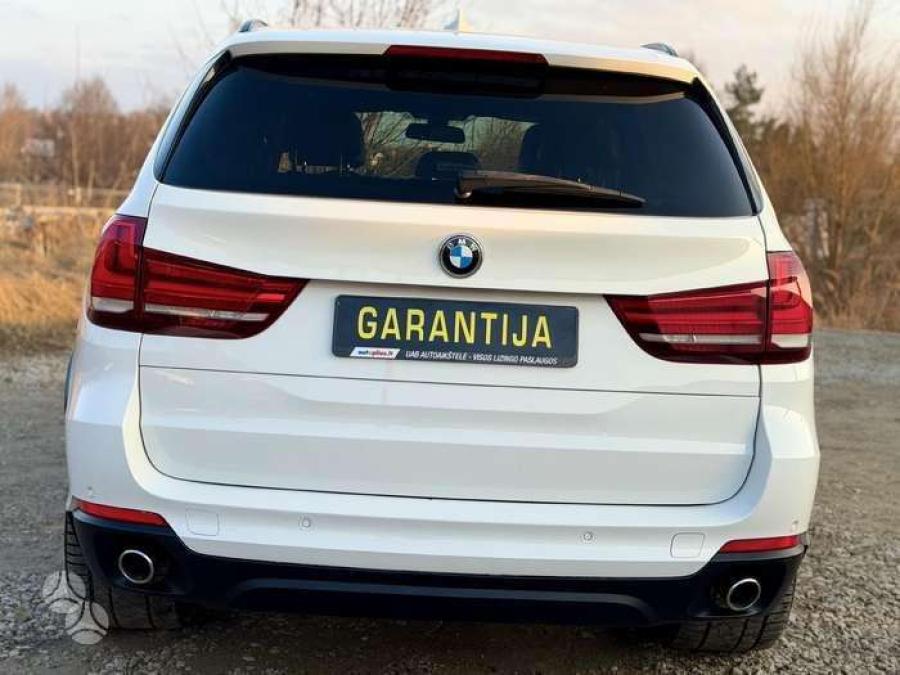 White BMW X5 2014 in Siauliai, with an engine capacity of 2.99 L and mileage of 268 thousand km for 16300 €, photo 7 on AUTOMOTO.COM.LV