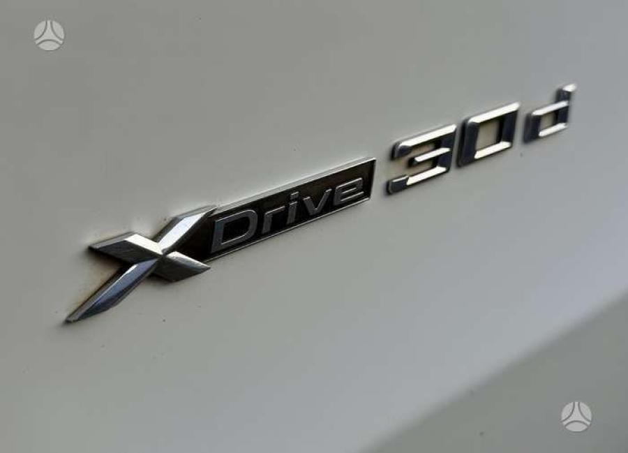 White BMW X5 2014 in Siauliai, with an engine capacity of 2.99 L and mileage of 268 thousand km for 16300 €, photo 19 on AUTOMOTO.COM.LV
