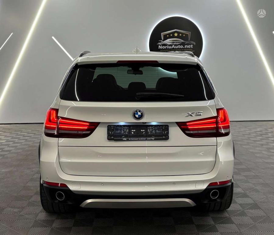 White BMW X5 2014 in Marijampole, with an engine capacity of 3.00 L and mileage of 204 thousand km for 17999 €, photo 5 on AUTOMOTO.COM.LV