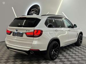 White BMW X5 2014 in Marijampole, with an engine capacity of 3.00 L and mileage of 204 thousand km for 17999 €, photo 6 on AUTOMOTO.COM.LV