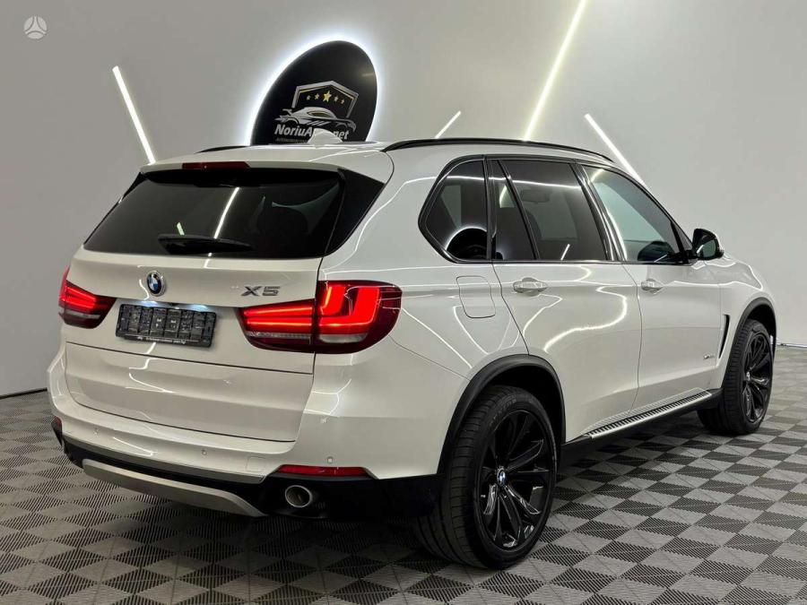 White BMW X5 2014 in Marijampole, with an engine capacity of 3.00 L and mileage of 204 thousand km for 17999 €, photo 6 on AUTOMOTO.COM.LV