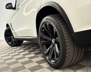 White BMW X5 2014 in Marijampole, with an engine capacity of 3.00 L and mileage of 204 thousand km for 17999 €, photo 12 on AUTOMOTO.COM.LV