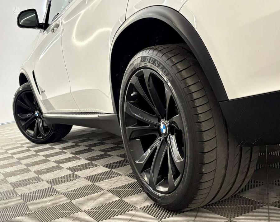 White BMW X5 2014 in Marijampole, with an engine capacity of 3.00 L and mileage of 204 thousand km for 17999 €, photo 12 on AUTOMOTO.COM.LV