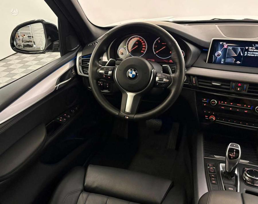 White BMW X5 2014 in Marijampole, with an engine capacity of 3.00 L and mileage of 204 thousand km for 17999 €, photo 15 on AUTOMOTO.COM.LV