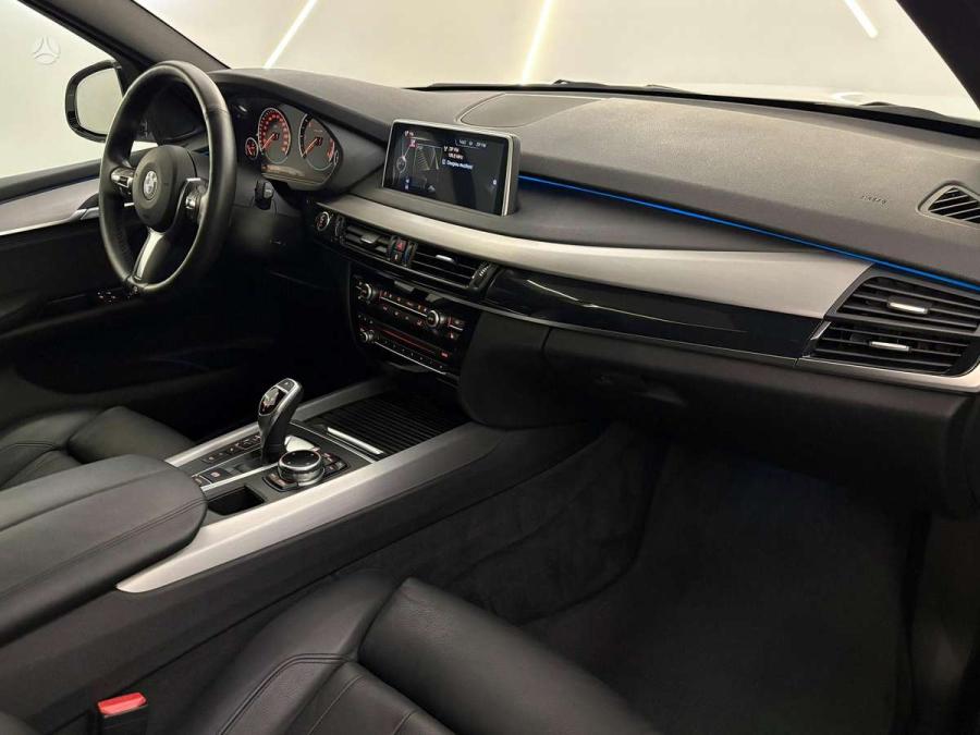 White BMW X5 2014 in Marijampole, with an engine capacity of 3.00 L and mileage of 204 thousand km for 17999 €, photo 17 on AUTOMOTO.COM.LV