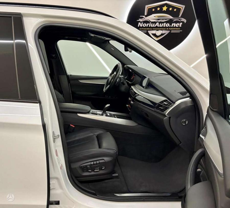 White BMW X5 2014 in Marijampole, with an engine capacity of 3.00 L and mileage of 204 thousand km for 17999 €, photo 18 on AUTOMOTO.COM.LV