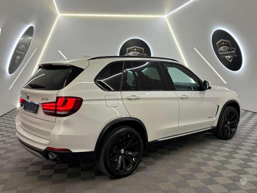 White BMW X5 2014 in Marijampole, with an engine capacity of 3.00 L and mileage of 204 thousand km for 17999 €, photo 29 on AUTOMOTO.COM.LV