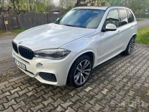 White BMW X5 2014 in Riga, with an engine capacity of 3.00 L and mileage of 224 thousand km for 21000 €, photo 3 on AUTOMOTO.COM.LV
