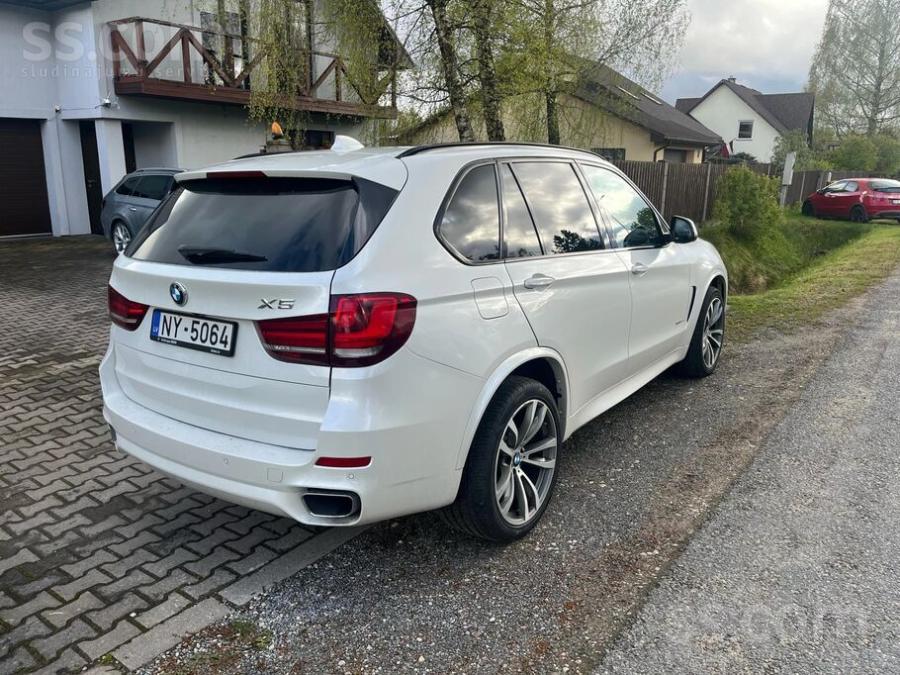 White BMW X5 2014 in Riga, with an engine capacity of 3.00 L and mileage of 224 thousand km for 21000 €, photo 4 on AUTOMOTO.COM.LV