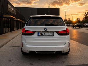 White BMW X5 2014 in Siauliai, with an engine capacity of 4.40 L and mileage of 157 thousand km for 14950 €, photo 6 on AUTOMOTO.COM.LV