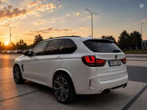 White BMW X5 2014 in Siauliai, with an engine capacity of 4.40 L and mileage of 157 thousand km for 14950 €, photo 7 on AUTOMOTO.COM.LV