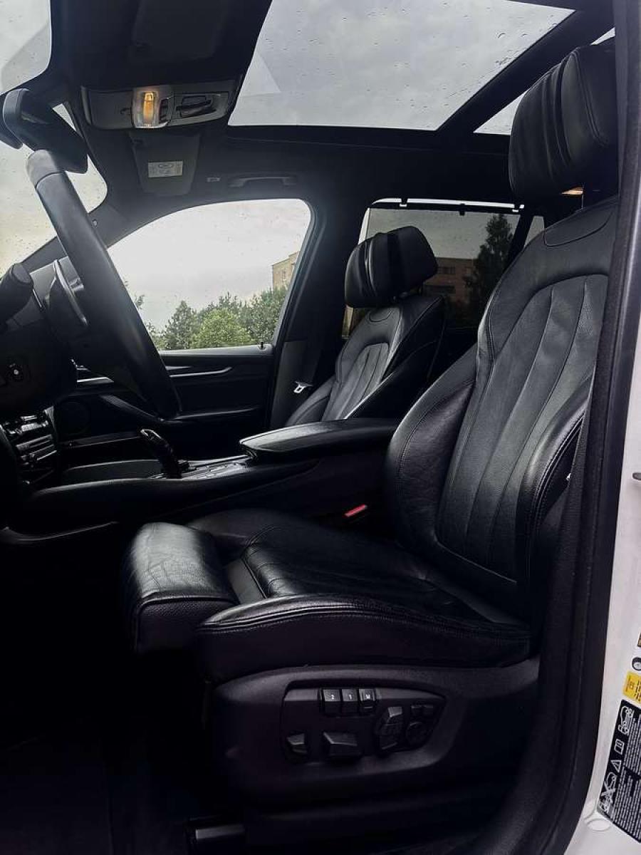 White BMW X5 2014 in Siauliai, with an engine capacity of 4.40 L and mileage of 157 thousand km for 14950 €, photo 9 on AUTOMOTO.COM.LV