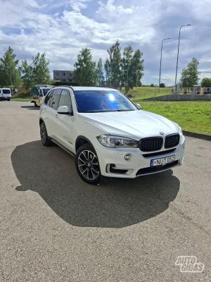 Белый БМВ Х5 2014 в Ионава, объемом двигателя 2.00 л и пробегом 305 тыс. км за 15900 €, фото 4 на AUTOMOTO.COM.LV