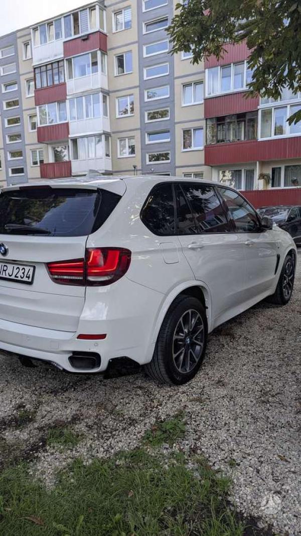 White BMW X5 2014 in Siauliai, with an engine capacity of 2.99 L and mileage of 237 thousand km for 17300 €, photo 7 on AUTOMOTO.COM.LV