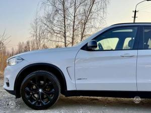 White BMW X5 2014 in Siauliai, with an engine capacity of 2.99 L and mileage of 268 thousand km for 16300 €, photo 12 on AUTOMOTO.COM.LV
