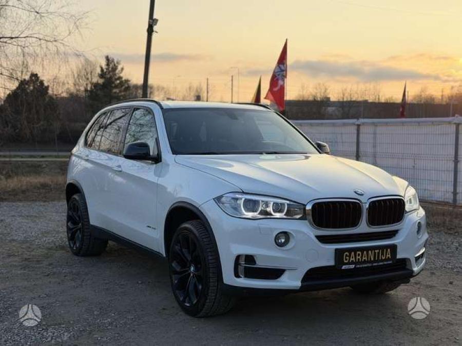 White BMW X5 2014 in Siauliai, with an engine capacity of 2.99 L and mileage of 268 thousand km for 16300 €, photo 20 on AUTOMOTO.COM.LV