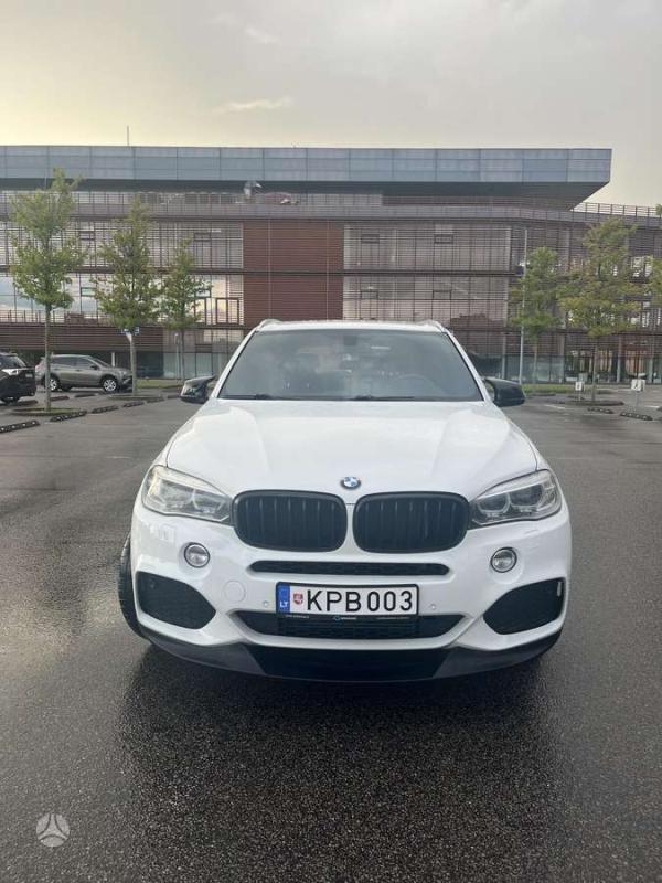 White BMW X5 2014 in Klaipeda, with an engine capacity of 2.99 L and mileage of 348 thousand km for 16000 €, photo 4 on AUTOMOTO.COM.LV