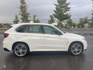 White BMW X5 2014 in Klaipeda, with an engine capacity of 2.99 L and mileage of 348 thousand km for 16000 €, photo 9 on AUTOMOTO.COM.LV